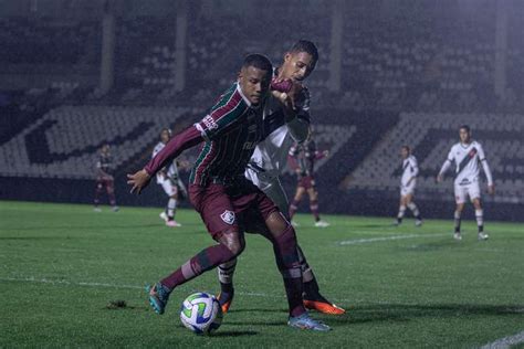 Em Clássico Intenso Vasco E Fluminense Empatam No Jogo De Ida Das