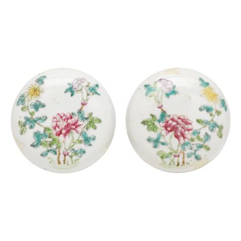 A Pair Of Chinese Porcelain Famille Rose Seal Paste Boxes With Covers