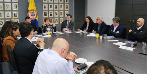 Salario mínimo Gobierno empleadores y trabajadores aprobaron