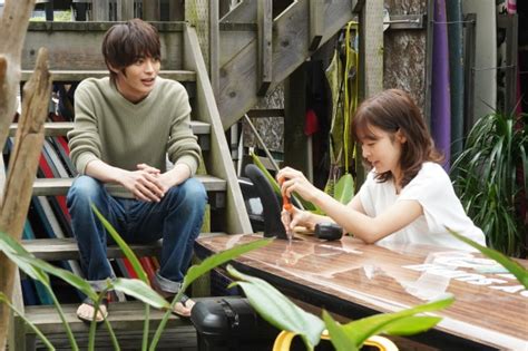 オリコンニュース 『真夏のシンデレラ』夏海（森七菜）、初回から幼なじみ・匠（神尾楓珠）に失恋 次週予告ではキス寸前＆三角関係の予感 南