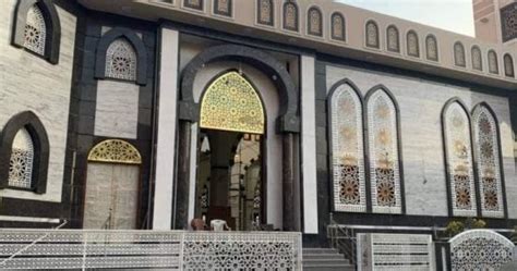 مسجد البقلى أكبر مساجد أسيوط يتزين لاستقبال المصلين اليوم فى صلاة