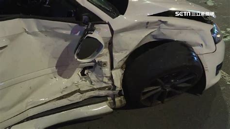 轎車攔腰撞2傷 騎樓6機車慘遭波及 Yahoo奇摩汽車機車