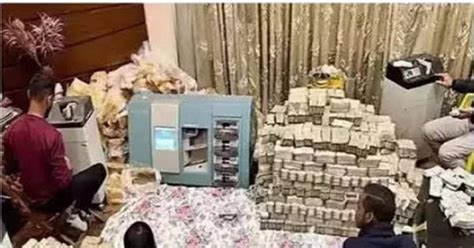 नोट गिनते गिनते थक गए थे इनकम टैक्स के अधिकारी मशीनें हो गईं थी खराब