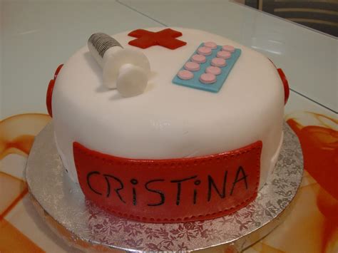 LAS DELICIAS DE LAURA TARTA FONDANT DISEÑO ENFERMERA