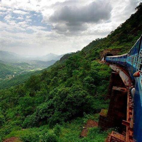 Araku Valley రైలులో అరకు టూర్ వెళ్లే పర్యాటకులకు అదిరిపోయే శుభవార్త