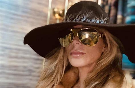 How Alison Brod Is Nailing Quarantine Daily Front Row