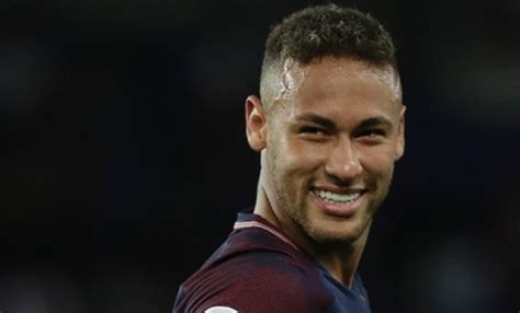 Neymar Surpreende Ao Beijar Loira Em Camarote No Carnaval De Salvador