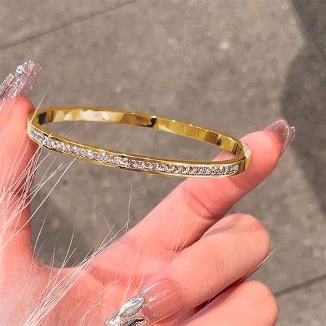 สร้อยข้อมือ เหล็กไทเทเนียม ประดับเพชร ทรงกลม ระดับไฮเอนด์ เครื่องประดับ ของขวัญขายส่ง Shopee