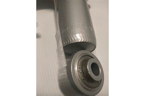 Передний амортизатор ВАЗ 2107 KYB 553121, газовый