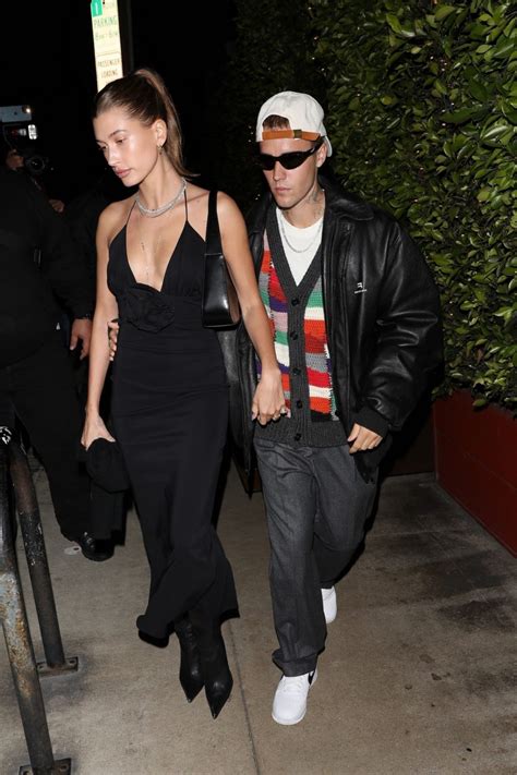Hailey Baldwin Deep Cleavage And Sideboobs 9 Photos The Fappening