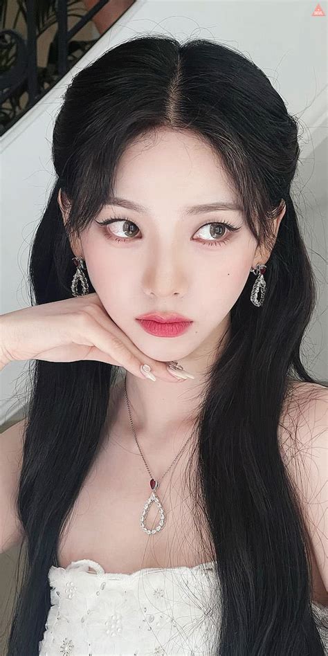 에스파 카리나 쇼파드 X 칸 영화제 레드카펫 배경화면by슬짱