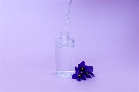 텍스트 공간이있는 분홍색 배경에 꽃향기와 꽃의 맛으로 급증하는 전자 담배를 위한 파이펫이 달린 투명한 병에 담긴 액체 0명에 대한 스톡 사진 및 기타 이미지 Istock