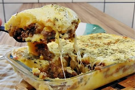 Torta madalena um escondidinho de carne moída delicioso para acompanhar