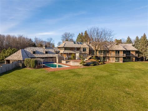 2495 Willow Drive Wayzata Real Estate Team