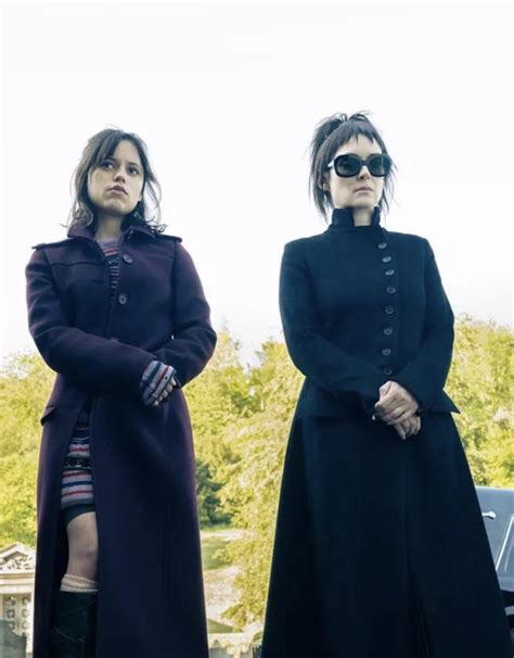 First Look At Jenna Ortega And Winona Ryder As Astrid And Lydia Deetz In ‘beetlejuice 2 R