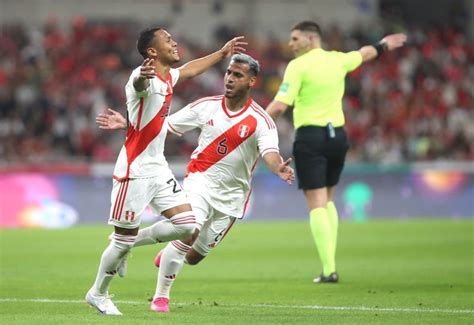 Hinchas Vivieron El Partido Entre Perú Y Corea Del Sur Por La Señal Del