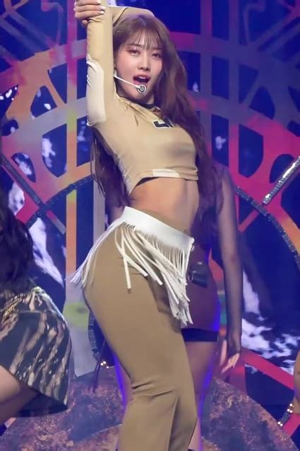 타이트한 뒤태 라인 에버글로우 시현 움짤