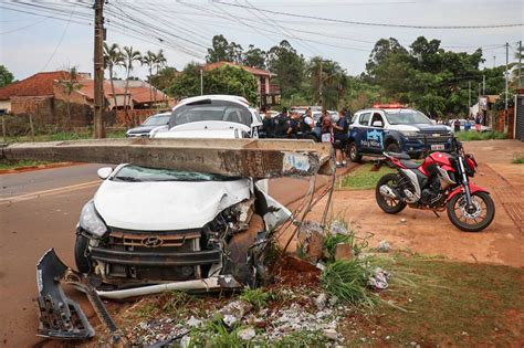Carro Que Derrubou Poste Era Usado Em Roubos E Furtos Capital Campo