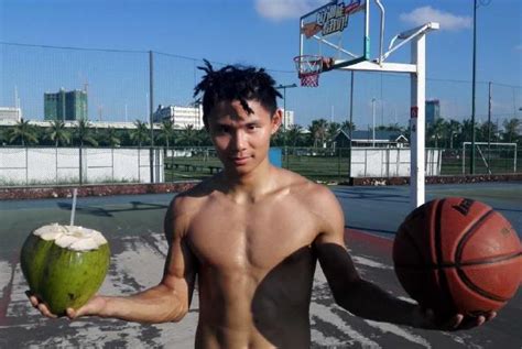 中国第一街球王吴悠，被揍后现状！单挑遭戏耍，怒喷阿联没血性