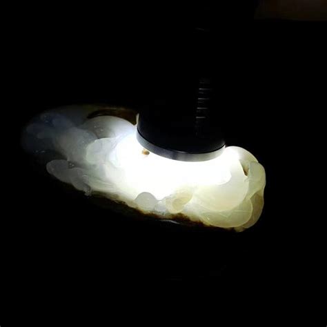 和田玉俄料油皮龍行天下掛件 每日頭條