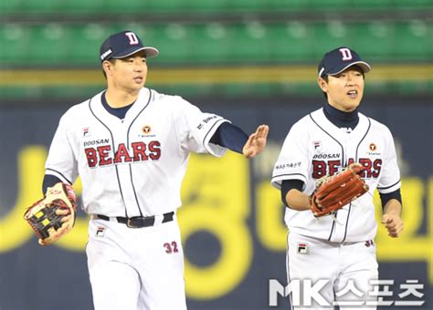 김재환 ``역전승에 신나는 하이파이브` Mk포토 Mk스포츠
