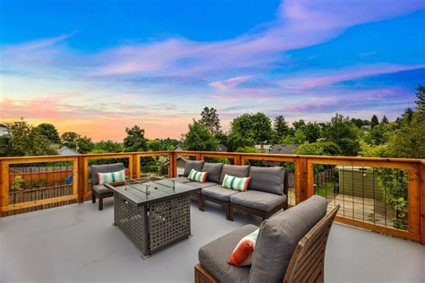 Hog Wire Deck Railing Stylish And Sturdy Options