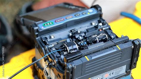 Fiber Optic Fusion Splicing Cable Internet Signal And Wire Connection With Fiber Optic Fusion