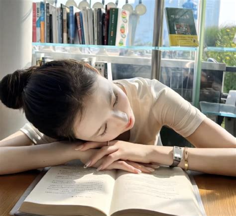 Vovo Bobo的性感照片及裸照 9splt