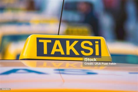 背景のボケ味のタクシーの車の屋根の記号 イスタンブールのストックフォトや画像を多数ご用意 イスタンブール サービス タクシー