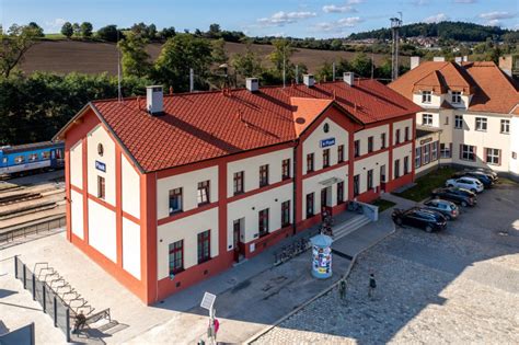 Písek Má Opravenou Nádražní Budovu Vrátila Se Jí Historická Podoba