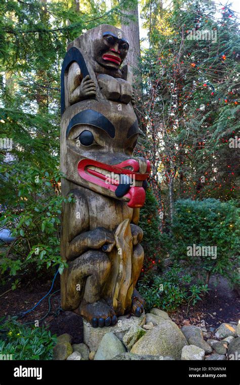Wolf Totem Pole Designs