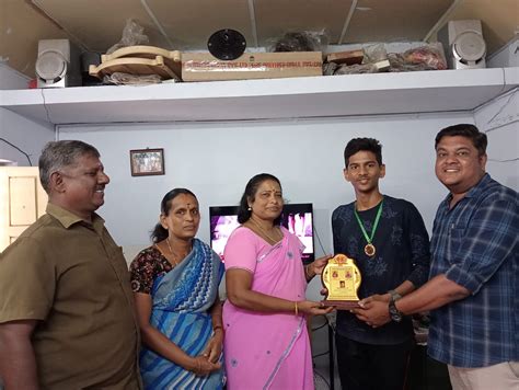 தொண்டு நிறுவன நிர்வாகி நளினி மற்றும் என் ஐ என் நண்பர்கள் சேவை அமைப்பு