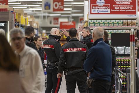 Mailand Messerangriff In Einkaufszentrum Ein Toter MOPO