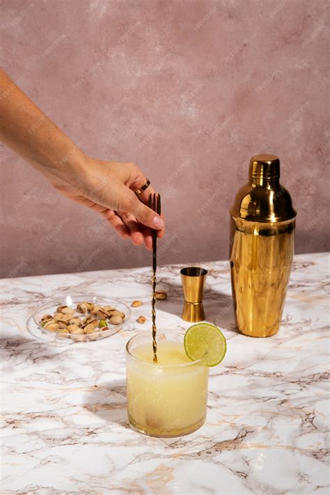 라임과 함께 맛있는 Daiquiri 칵테일 잔 무료 사진