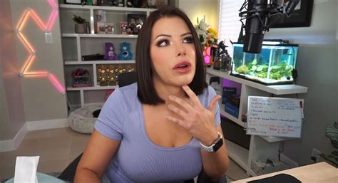 La Streamer Adriana Chechik Confirma Que Las Lesiones De La Espalda En