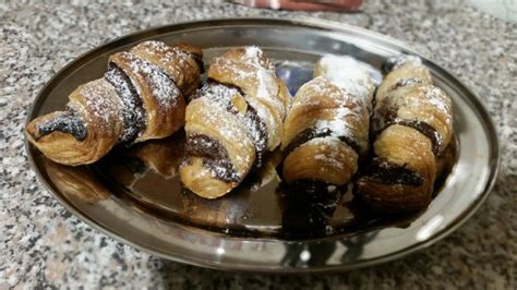 Cornulete Din Foietaj Cu Ciocolata Si Nuca Galerie Foto 6