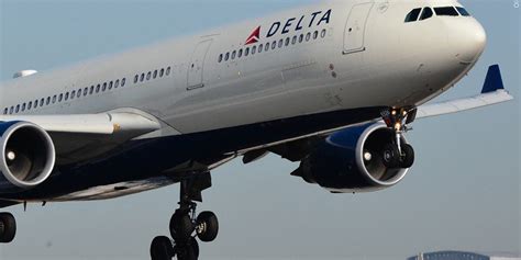 Delta Flight Diverts To New York After Passengers Are Served Spoiled Food