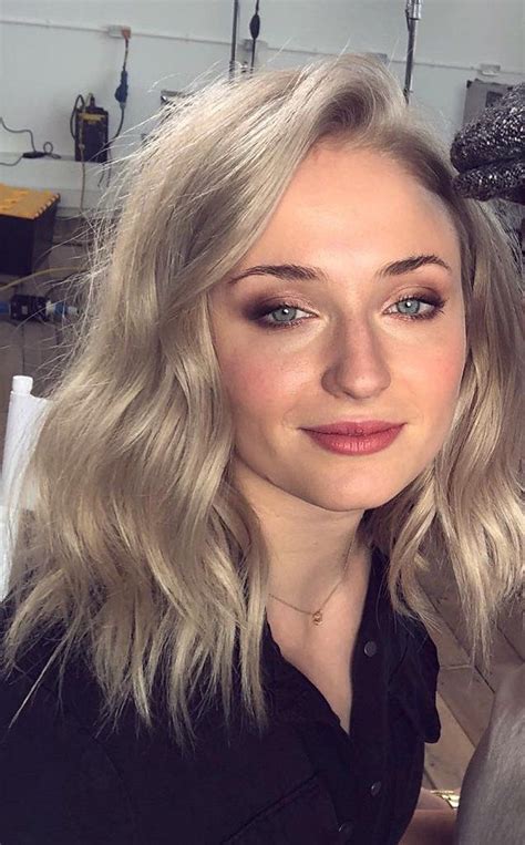 Sophie Turner Marks New Beginnings With A Fresh New Look Short Hair