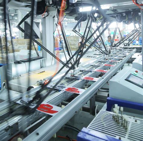 Como funcionam robôs Industriais e quais os principais tipos