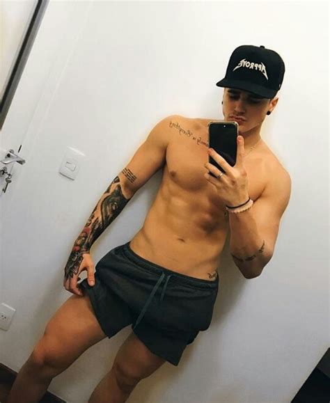 Instagram 以 fr᥆ᥒtᥒ g Amino