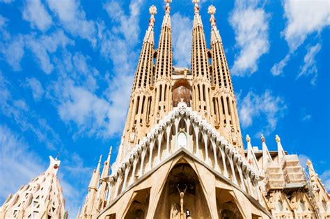 Guided Tour With Fast Track Access To Park Güell Sagrada Familia And