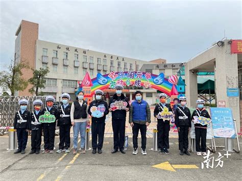 南沙榄核镇少年交警队上岗联组头盔交通
