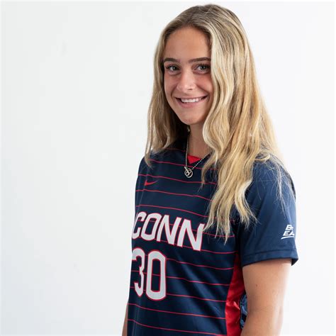 Anna Carson Center Back Defense Defender Uconn Huskies Nil