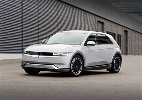 캐즘에도 잘나가네 현대차∙기아 국내 전기차 누적판매 50만대 돌파