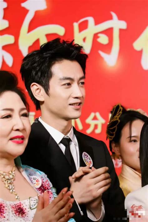 陈晓离婚后首现身，眼神有光，肉眼可见好气色，前后对比判若两人