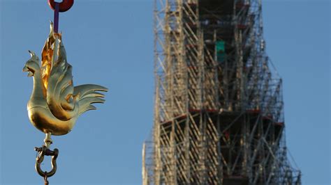 La flèche de Notre Dame de Paris est couronnée d un nouveau coq doré