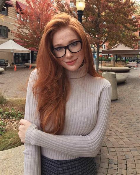 Amazing Sexy Busty Teen With Glasses Foto Pornô Eporner