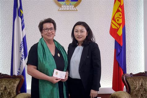 Швейцарын хөгжлийн агентлагийн дарга Стефани Буррид талархал илэрхийлэв