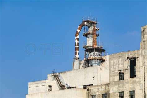 肮脏高清图片 蓝天下的老式厂房和烟囱 建筑城市免费下载格式5040像素编号69454342 千图网