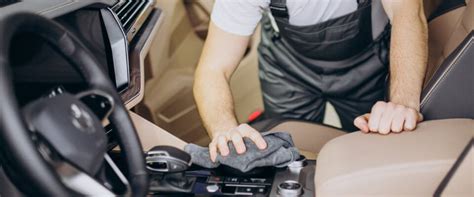 Jak dbać o wnętrze samochodu Bunar Euromaster wymiana opon mechanika samochodowa
